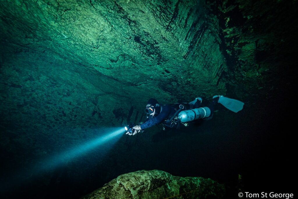Being Horizontal... 'Cave Trim' - the elusive goal | Scubaverse