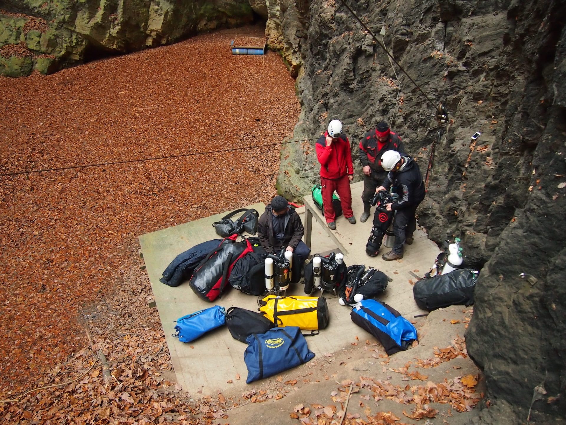 Explore Hranice Abyss in 3D - the world's deepest flooded freshwater ...