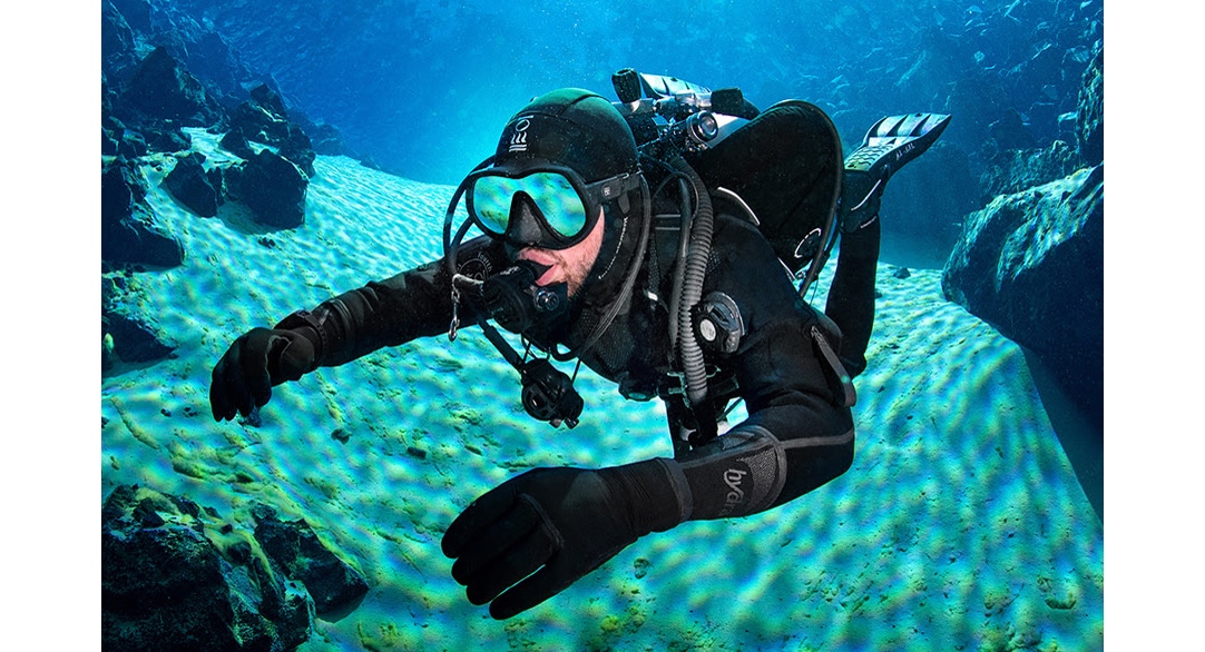 Fourth Element release new neoprene drysuit - the Hydra | Scubaverse